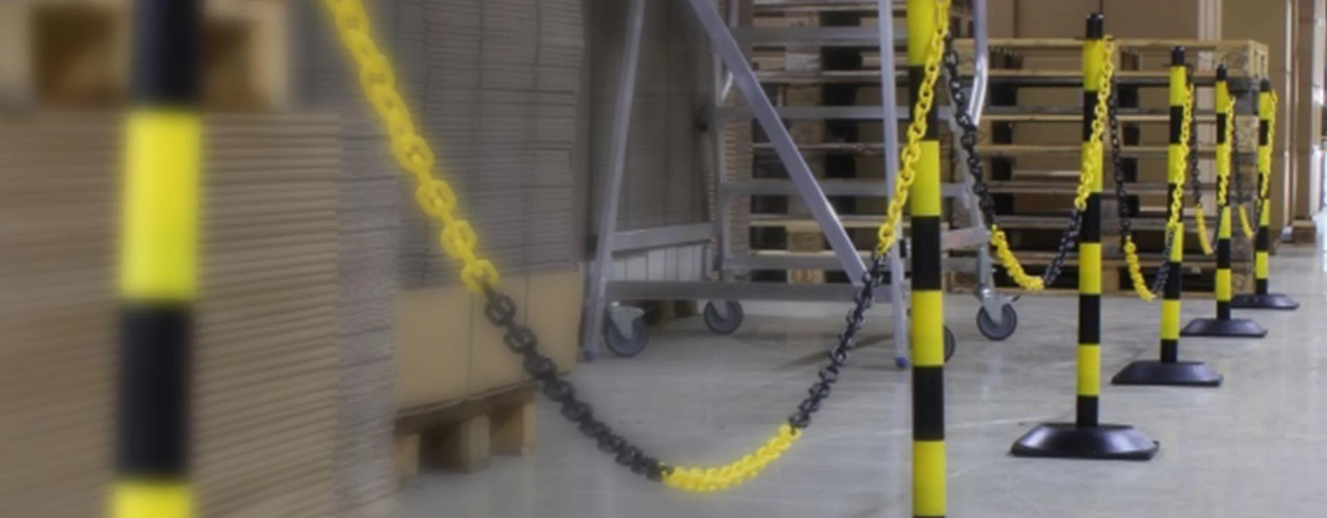 Poteaux de balisage à chaîne: caractéristiques et avantages